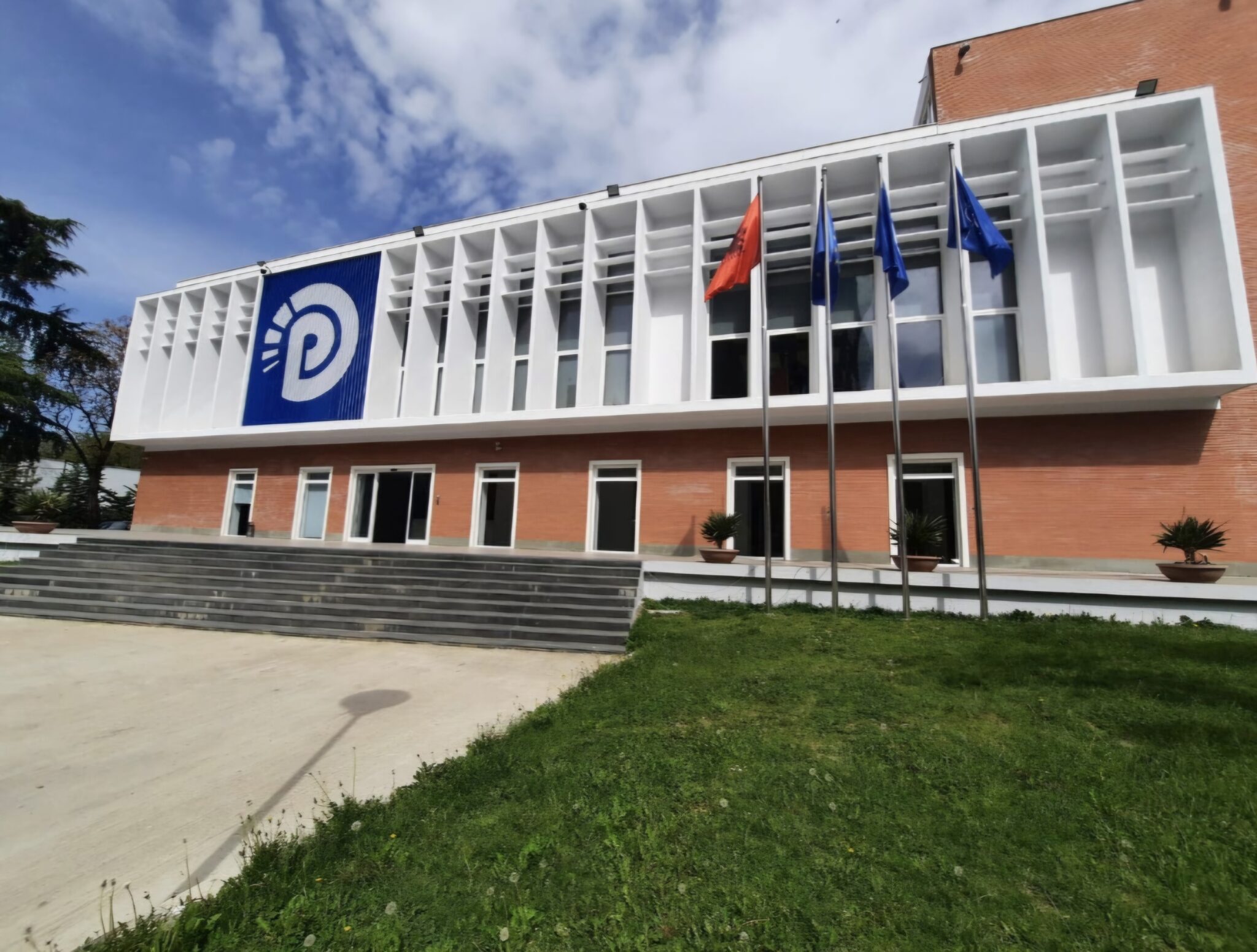 Lajm i hidhur: Shuhet biznesmeni i njohur, ish-kandidat i PD-së! - News ...